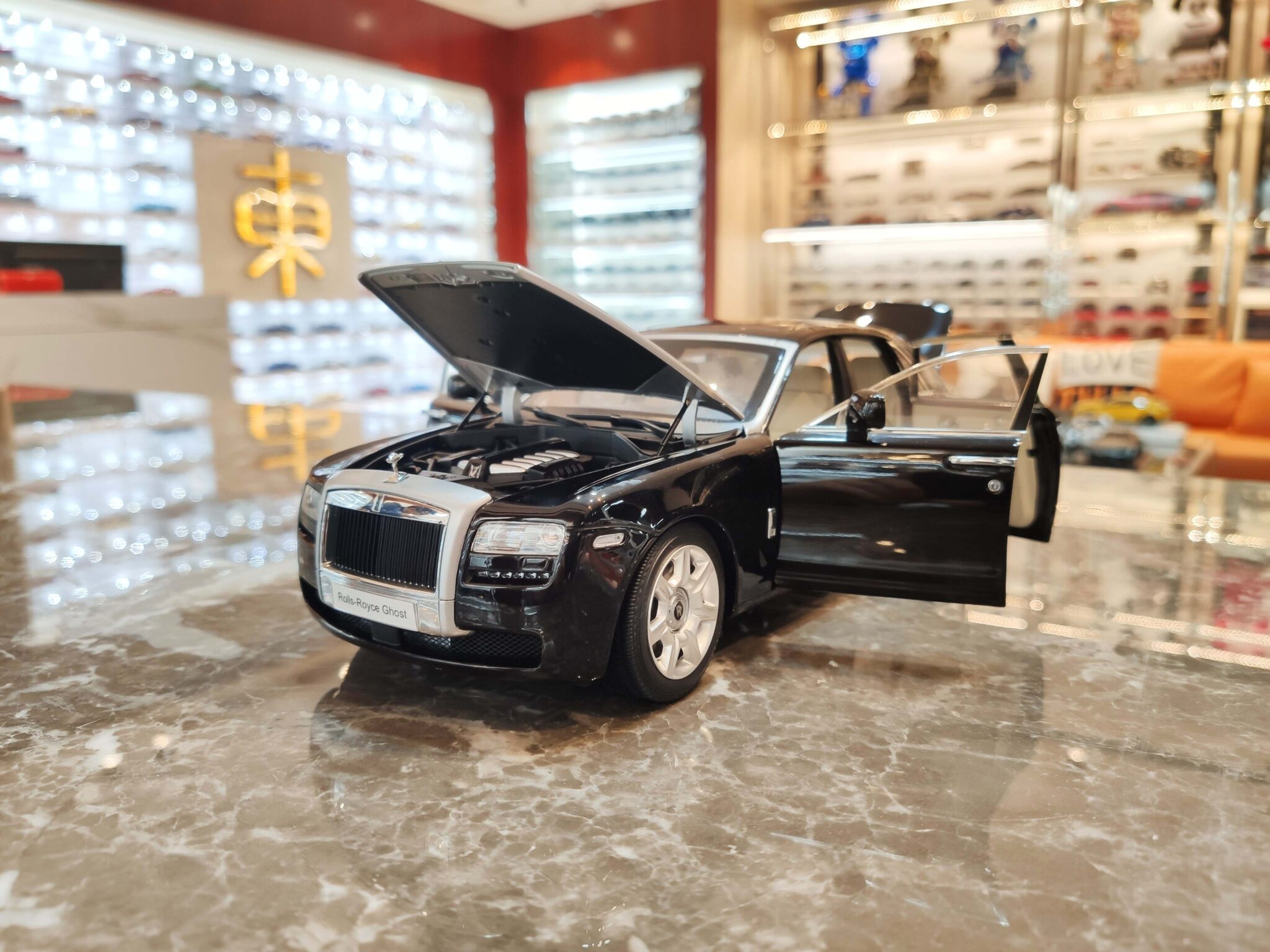 Rolls-Royce Ghost 1:18 Kyosho ( Silver Black)