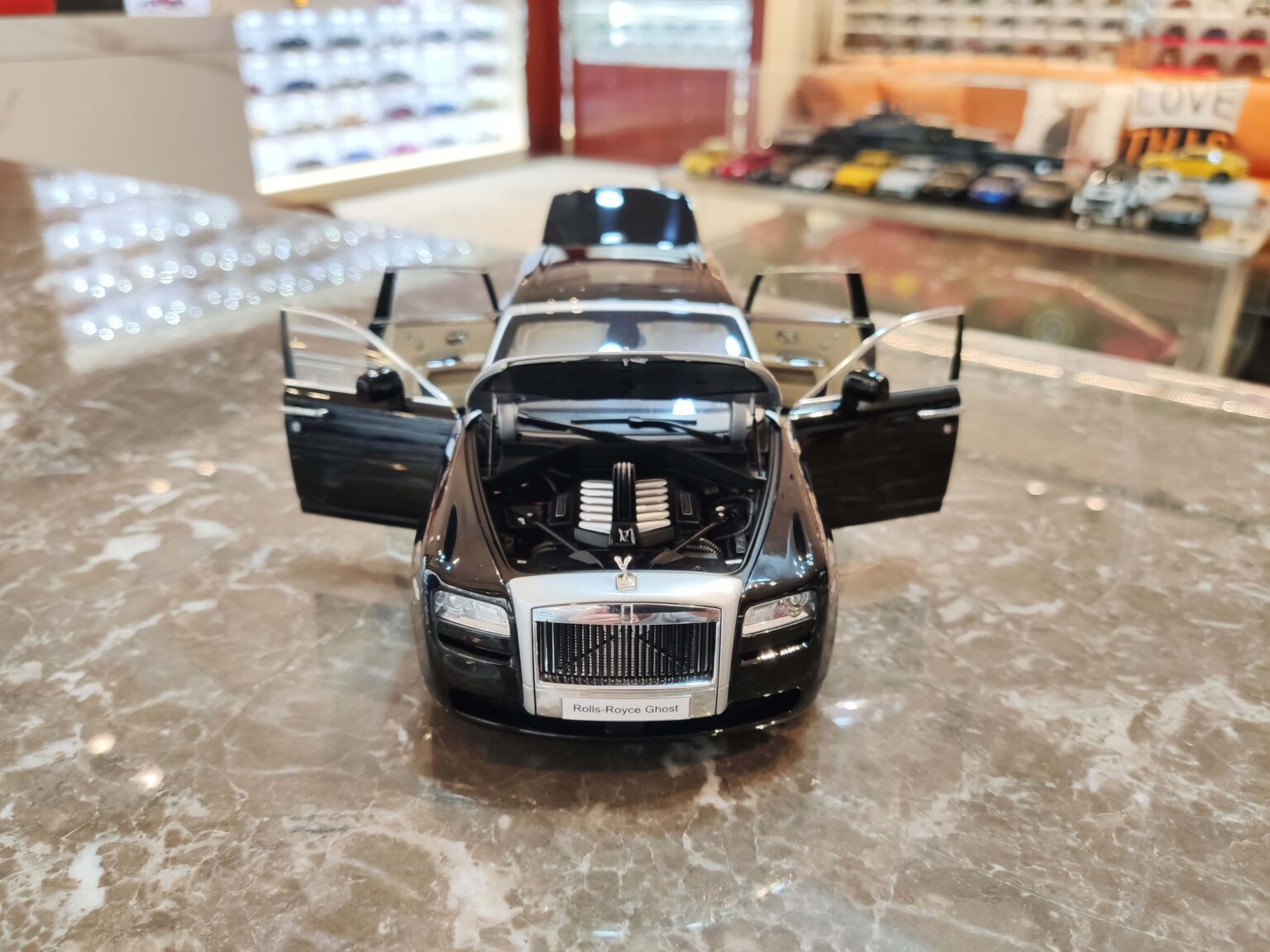 Rolls-Royce Ghost 1:18 Kyosho ( Silver Black)
