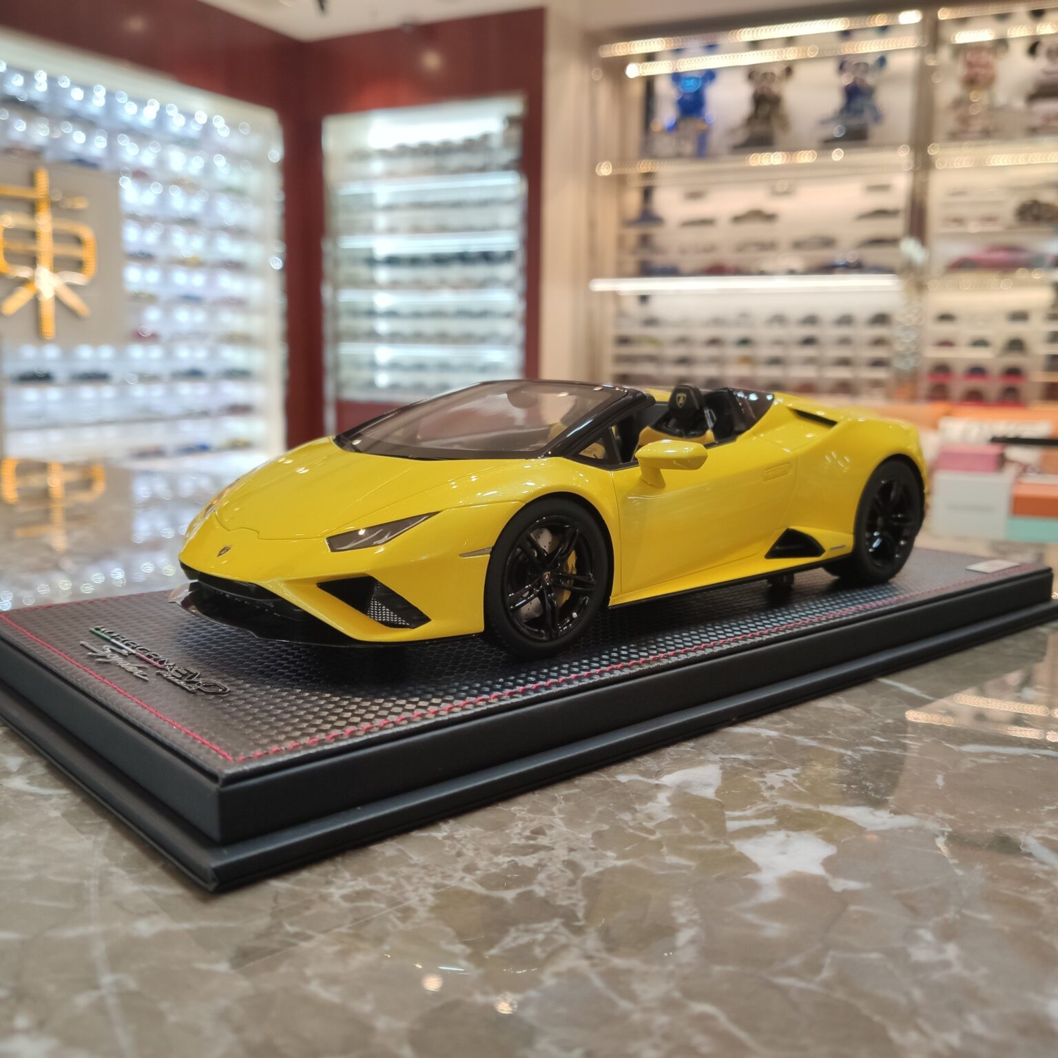 Lamborghini Huracan EVO RWB Roadster 1:18 MR Collection ( Yellow ) -