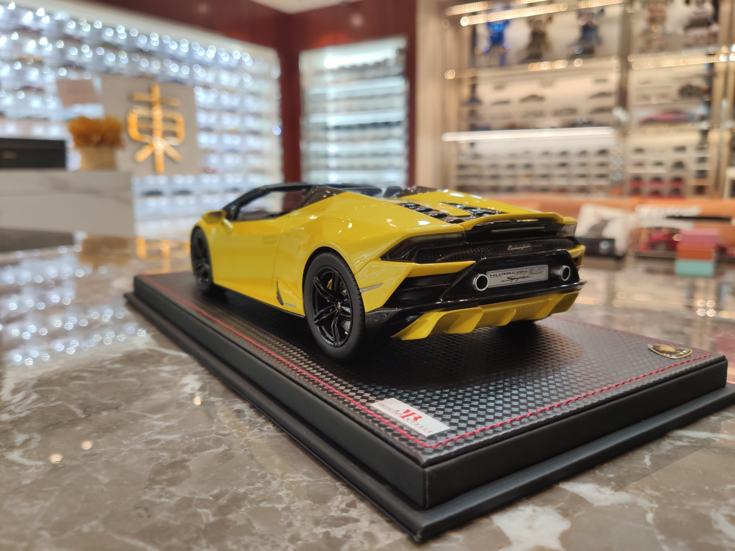 Lamborghini Huracan EVO RWB Roadster 1:18 MR Collection ( Yellow ) -
