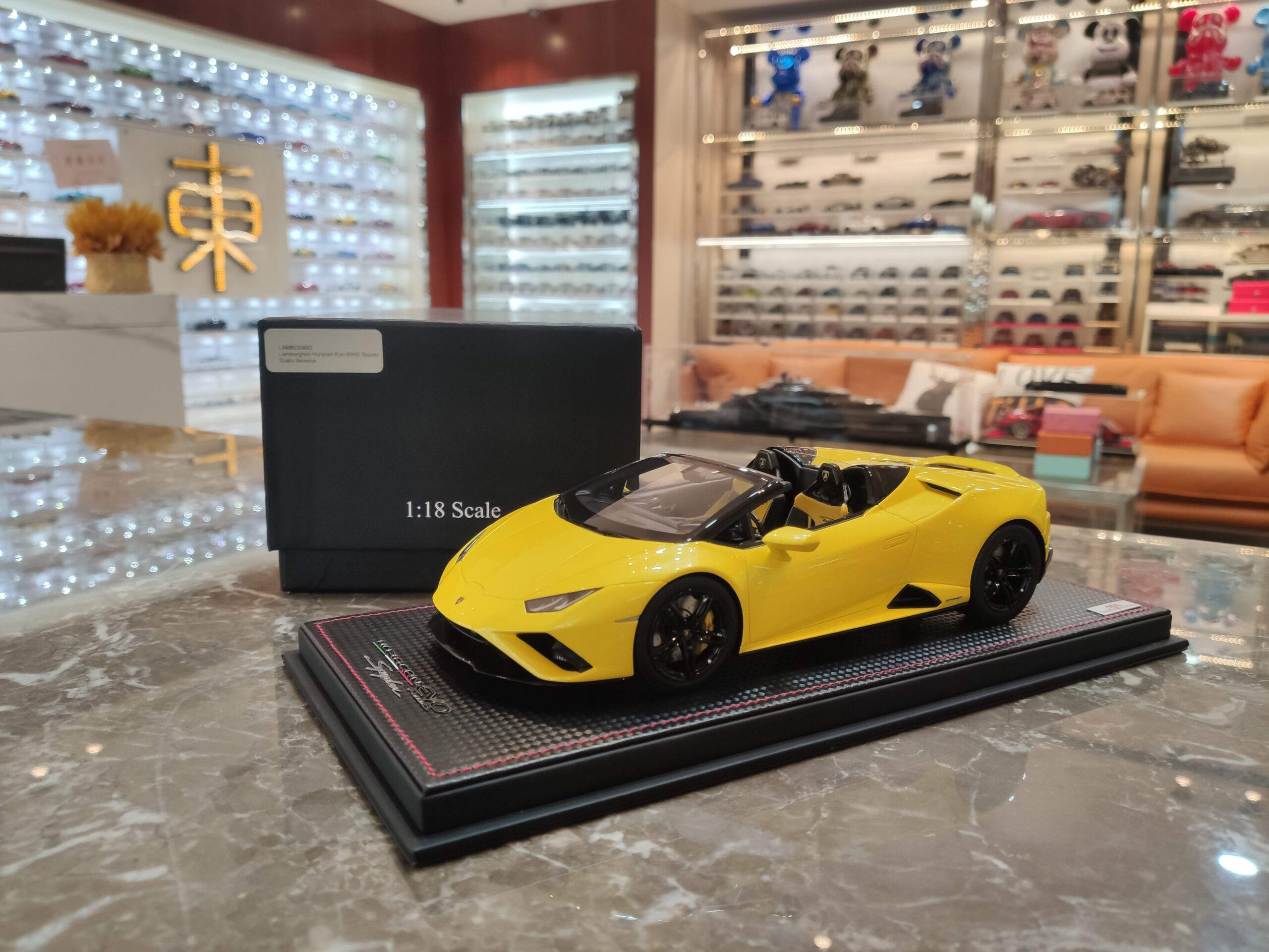 Lamborghini Huracan EVO RWB Roadster 1:18 MR Collection ( Yellow ) -