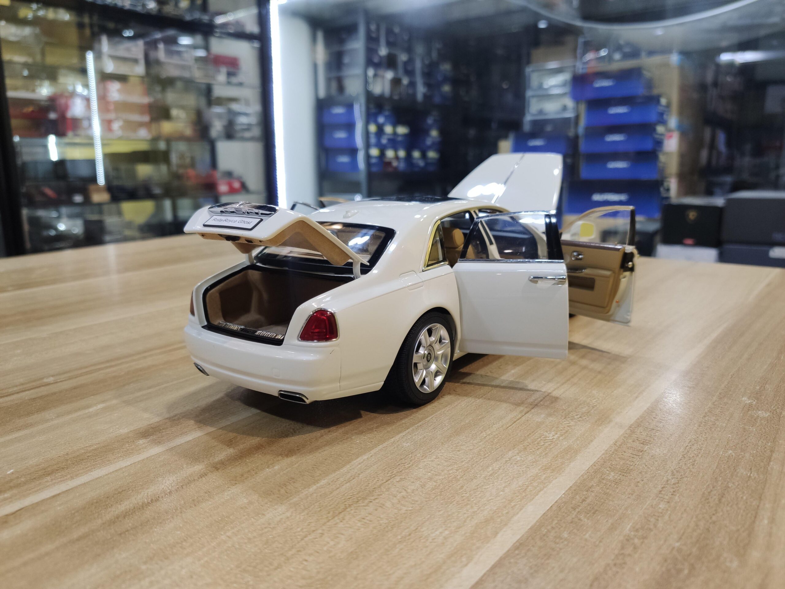 Rolls-Royce Ghost 1:18 Kyosho ( White ) -