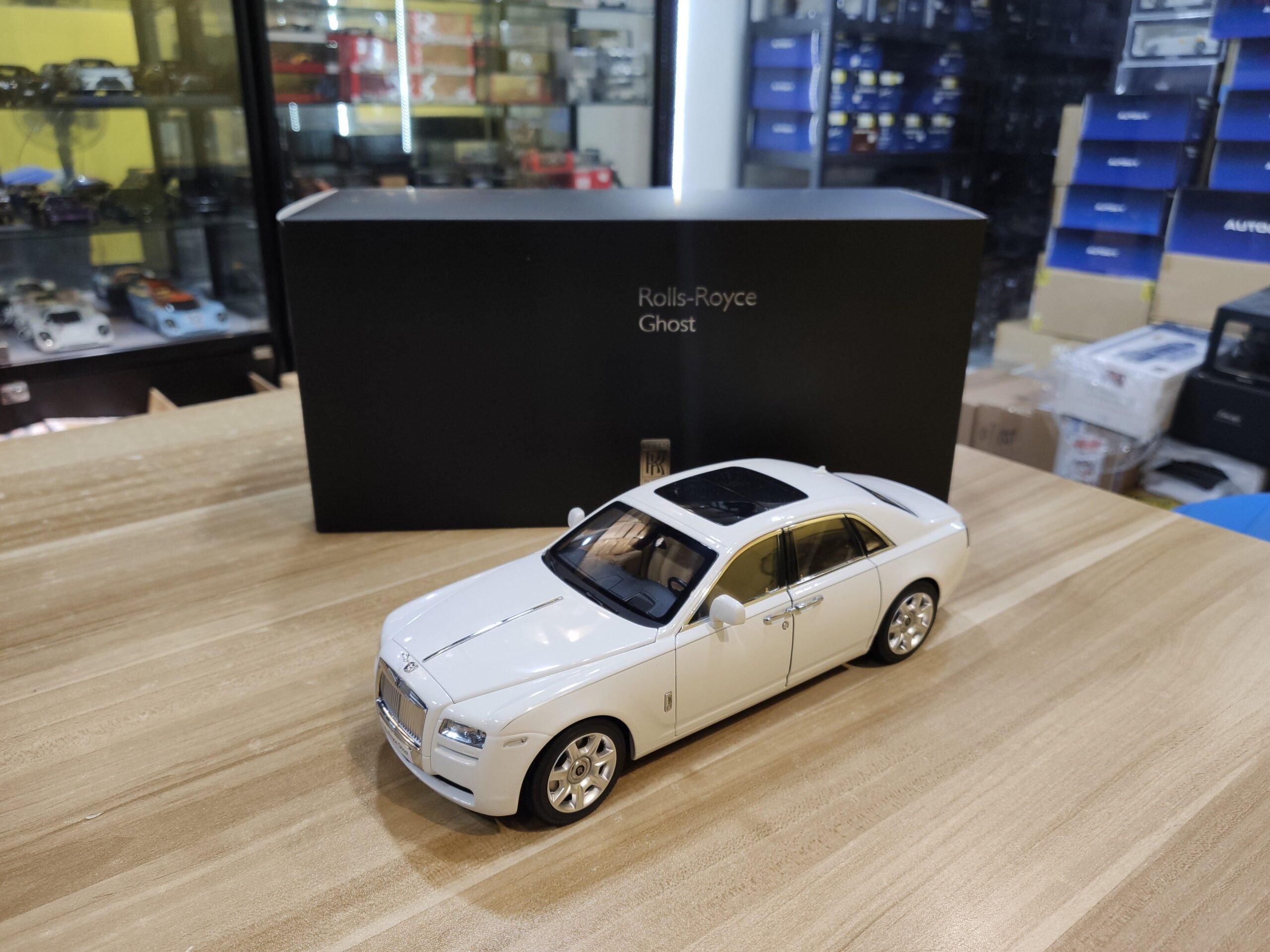 Rolls-Royce Ghost 1:18 Kyosho ( White ) -