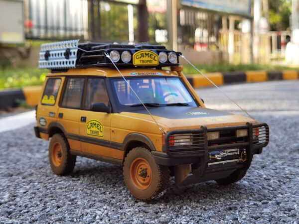 Land Rover Discovery Camel Cup Kalimantan 1:18 Almost Real ( Yellow ) -