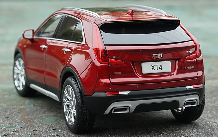 Cadillac XT4 Dealer 1:18