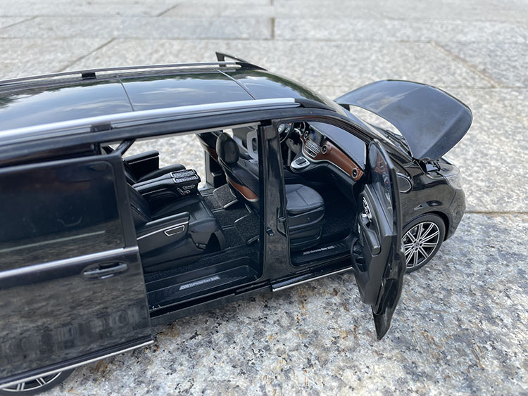 Mercedes-Benz V-Class L 1:18 MPV Dealer ( Black ) -