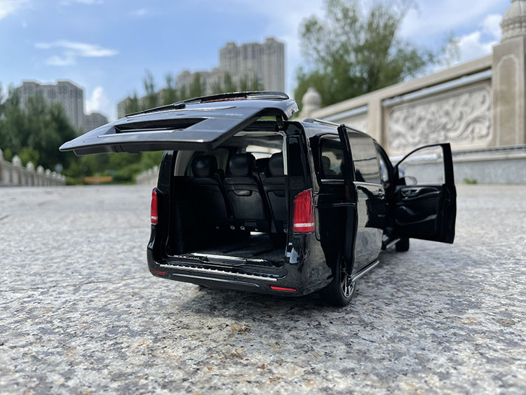 Mercedes-Benz V-Class L 1:18 MPV Dealer ( Black ) -