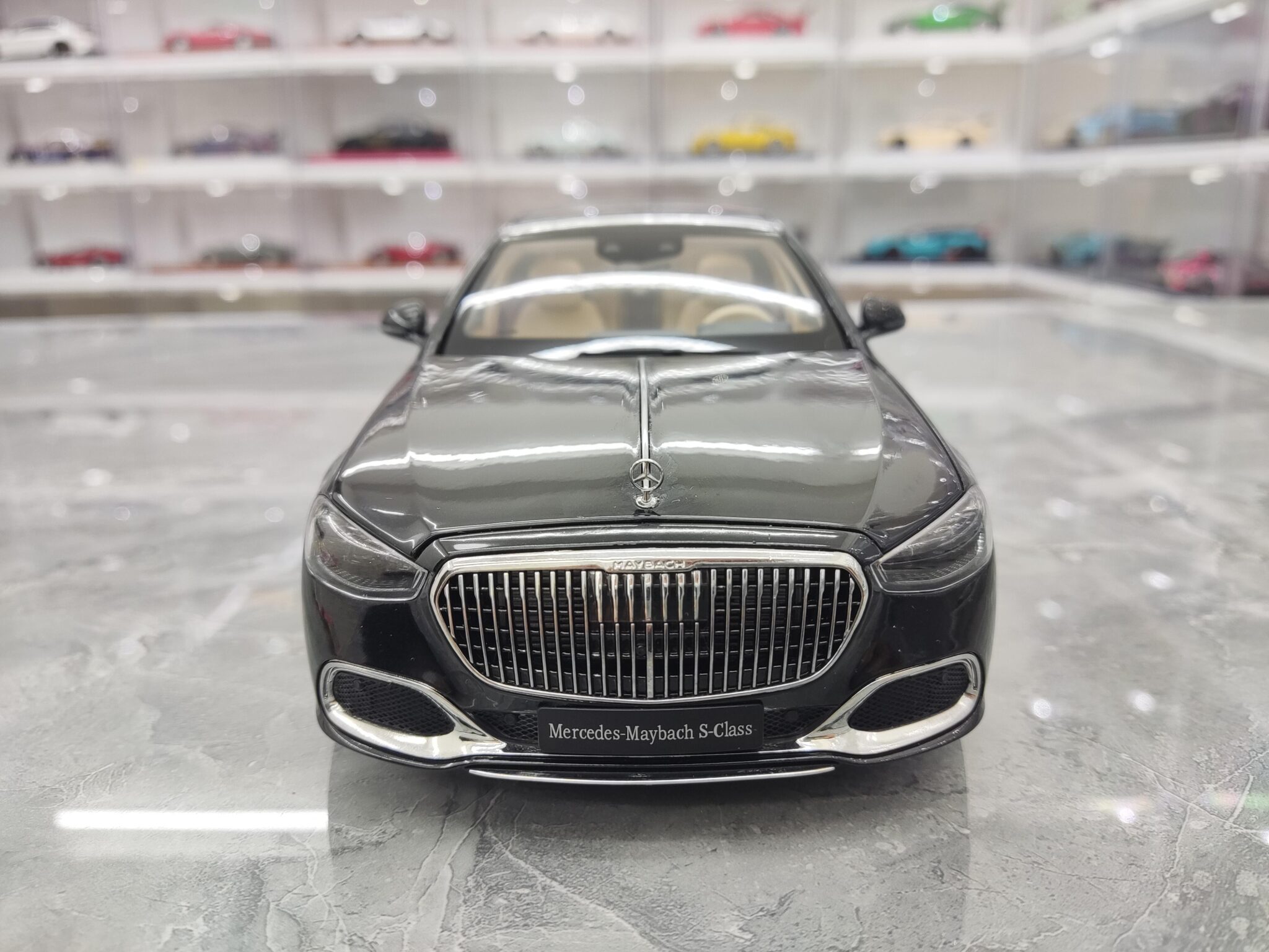 Mercedes-Benz Maybach S680 2021 Almost Real 1:18 (Obsidian Black)